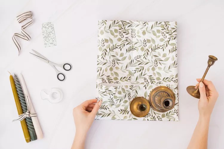 DIY Gift Bags: Two Creative Methods Using Wrapping Paper – SoftHomelife