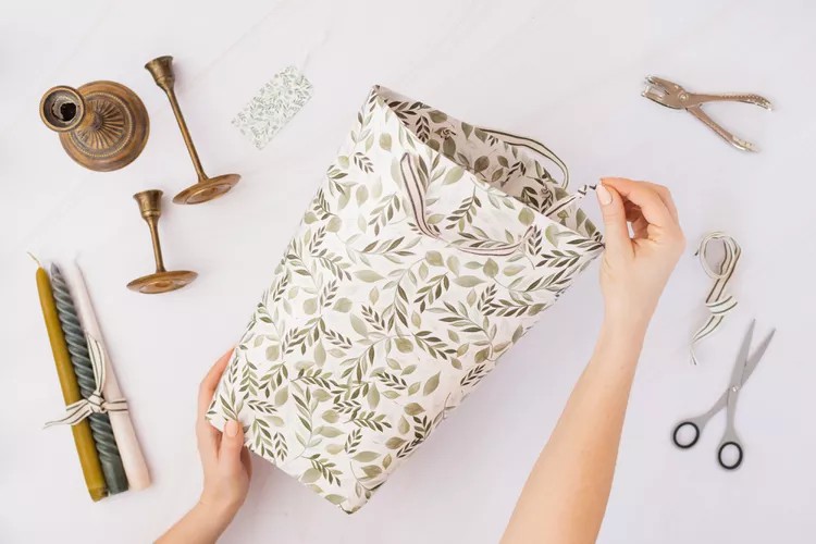 DIY Gift Bags: Two Creative Methods Using Wrapping Paper – SoftHomelife